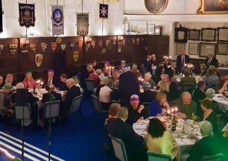 A cracker of a festive White Table! – Somerset Freemasons – www ...