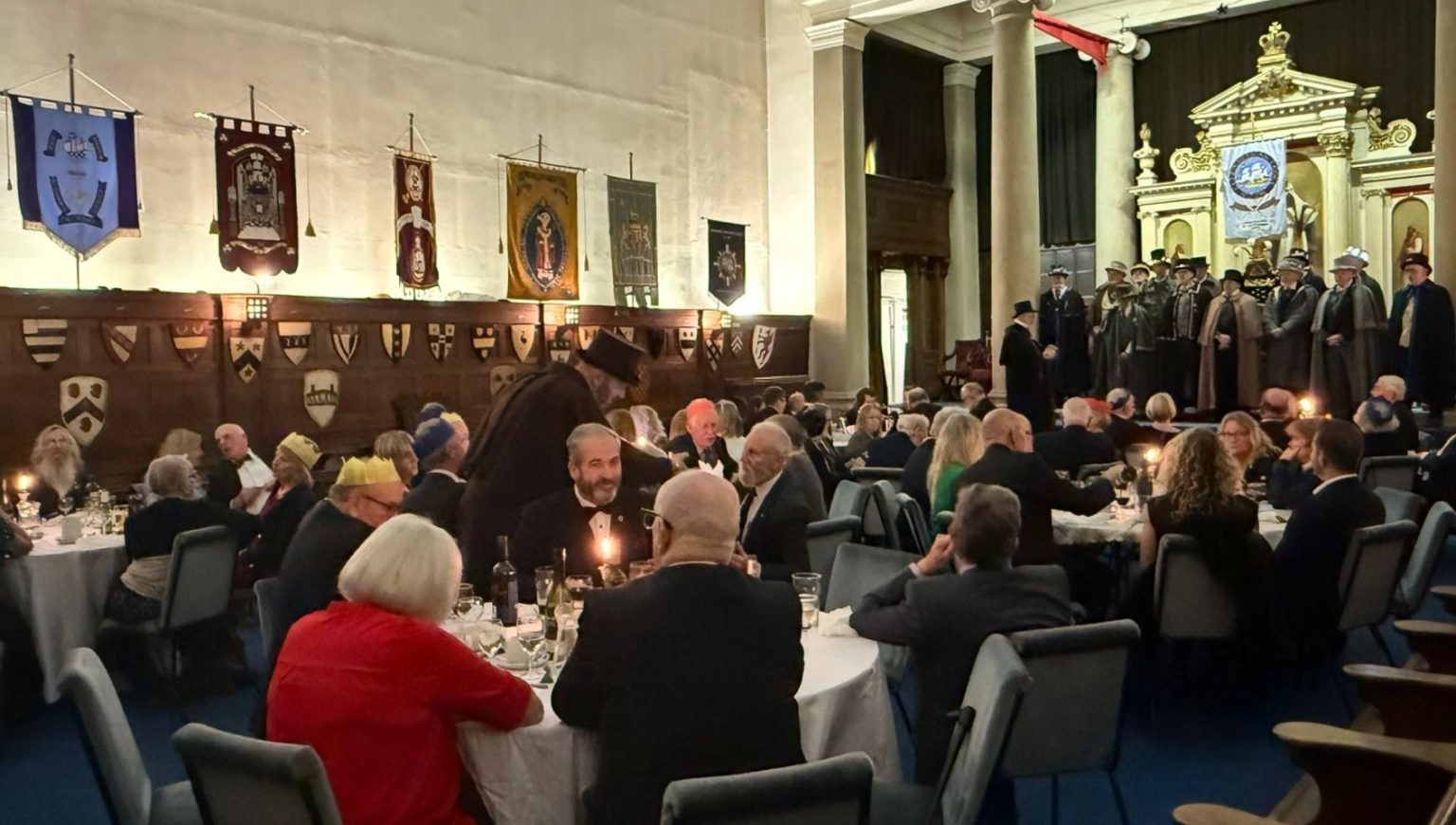 A Brilliant Christmas White Table at Elizabethan Lodge – Somerset ...